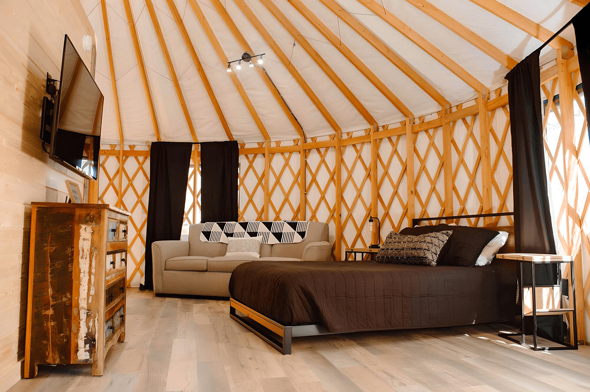 24-foot yurt - Pacific Yurts